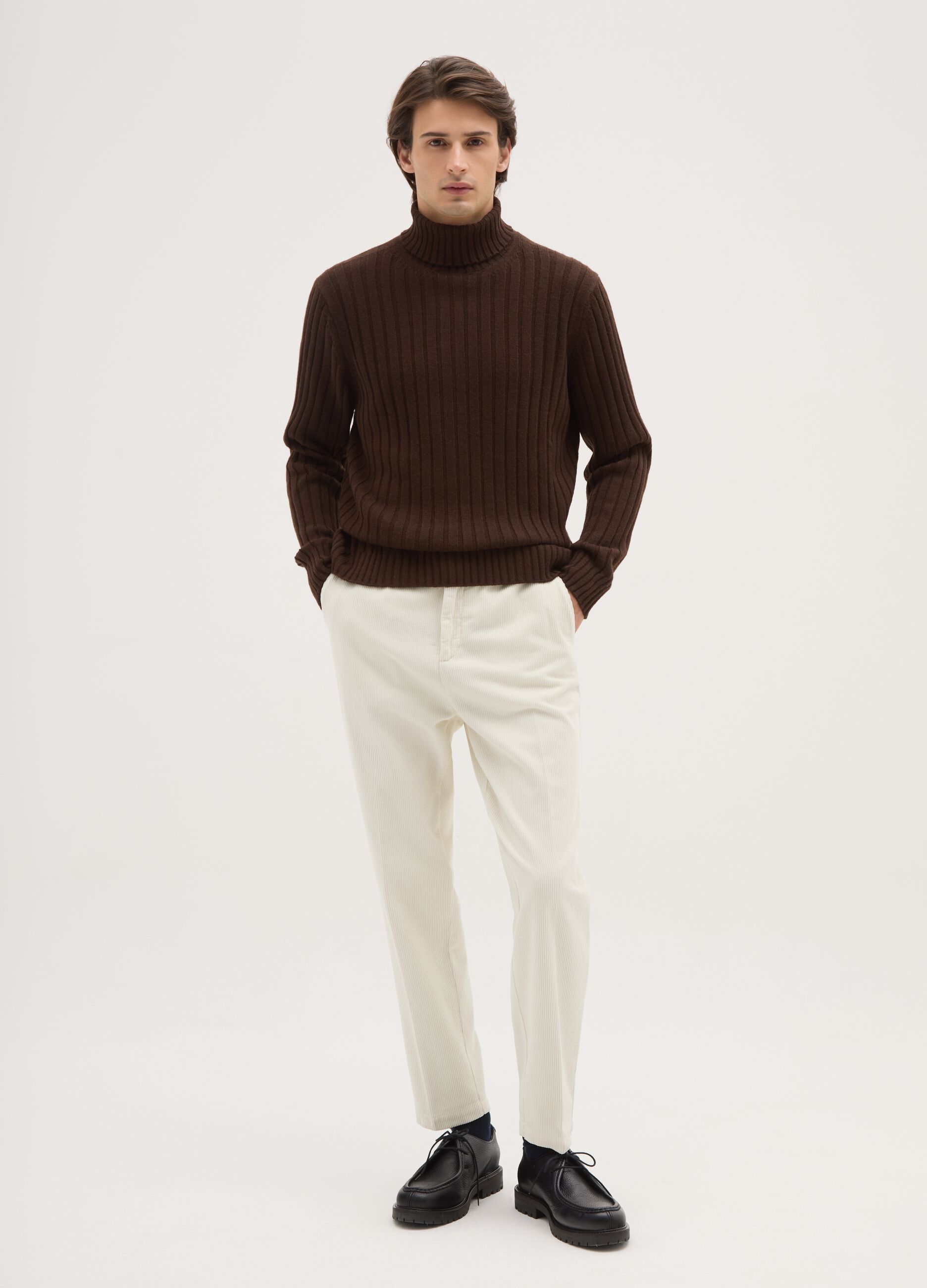 Pantaloni chino bianchi in velluto a coste regular fit da Uomo | OVS